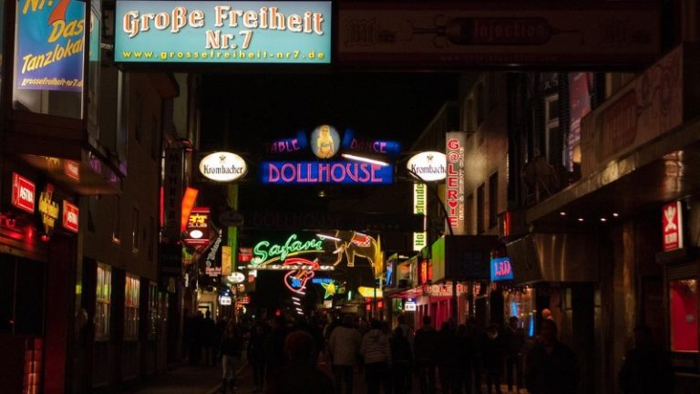 Reeperbahn in Hamburg, Duitsland. | Wereldreizigersclub