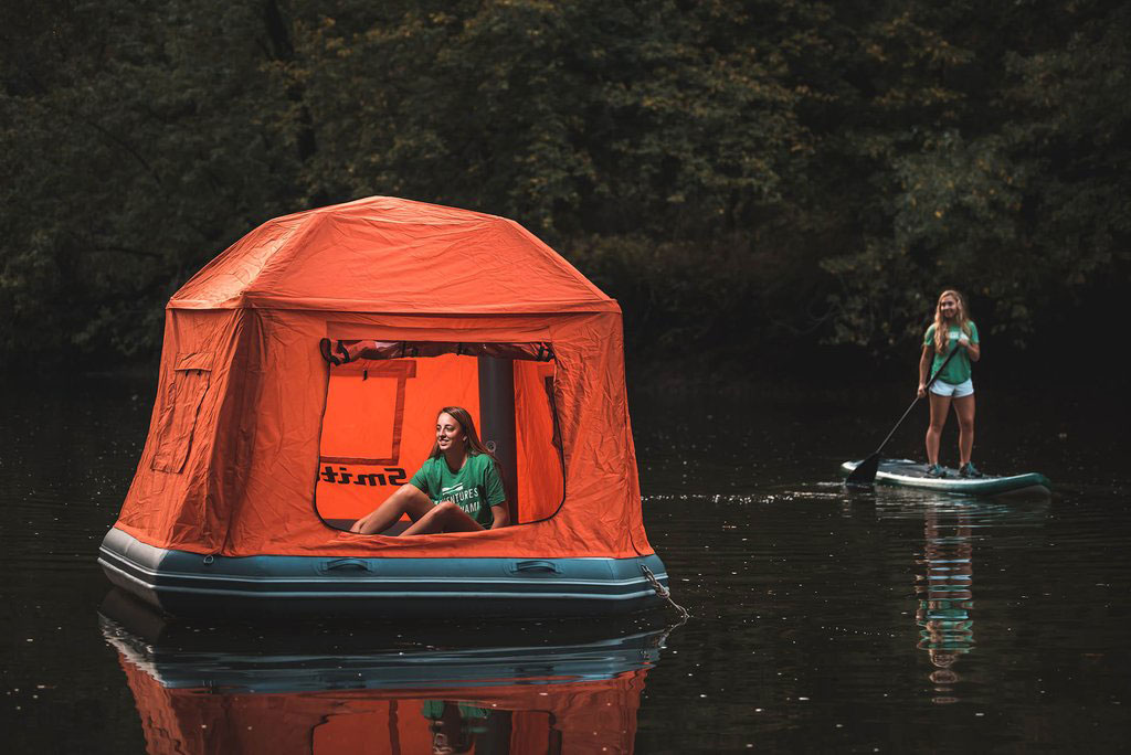 Deze tent drijft op het water. | Wereldreizigersclub